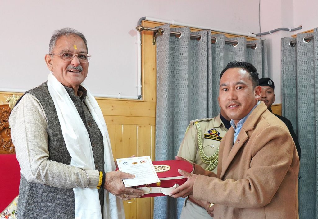 Courtesy Visit of CRO Ladakh to Honourable Governor and Senior ...